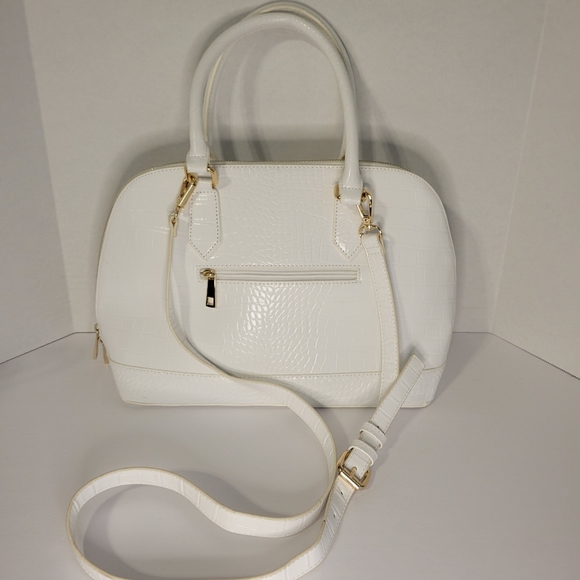 Kelly & Katie | Bags | Kelly Katie White Crossbody Over The Shoulder ...